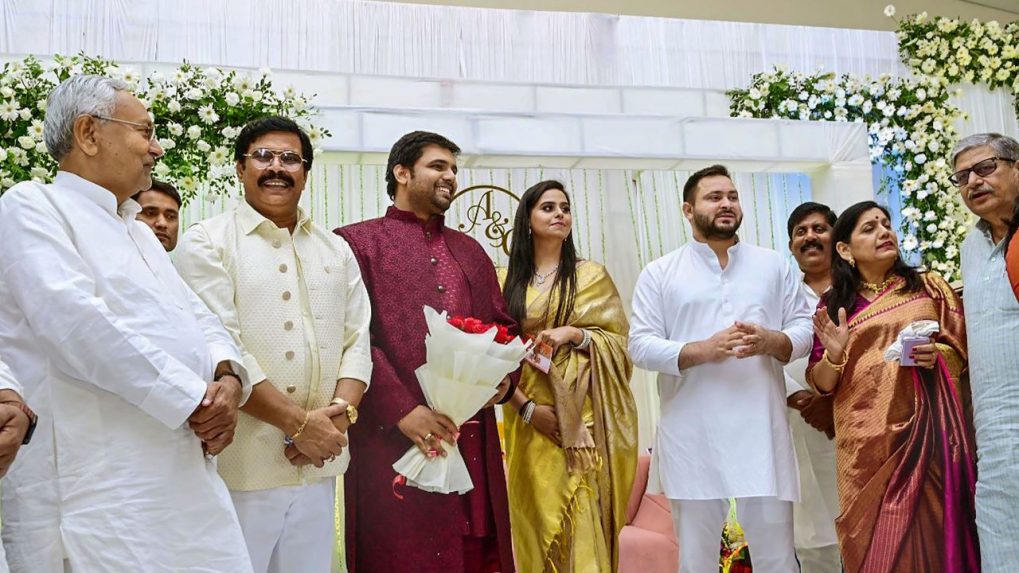 Former MP and convicted gangster Anand Mohan Singh released from Bihar ...