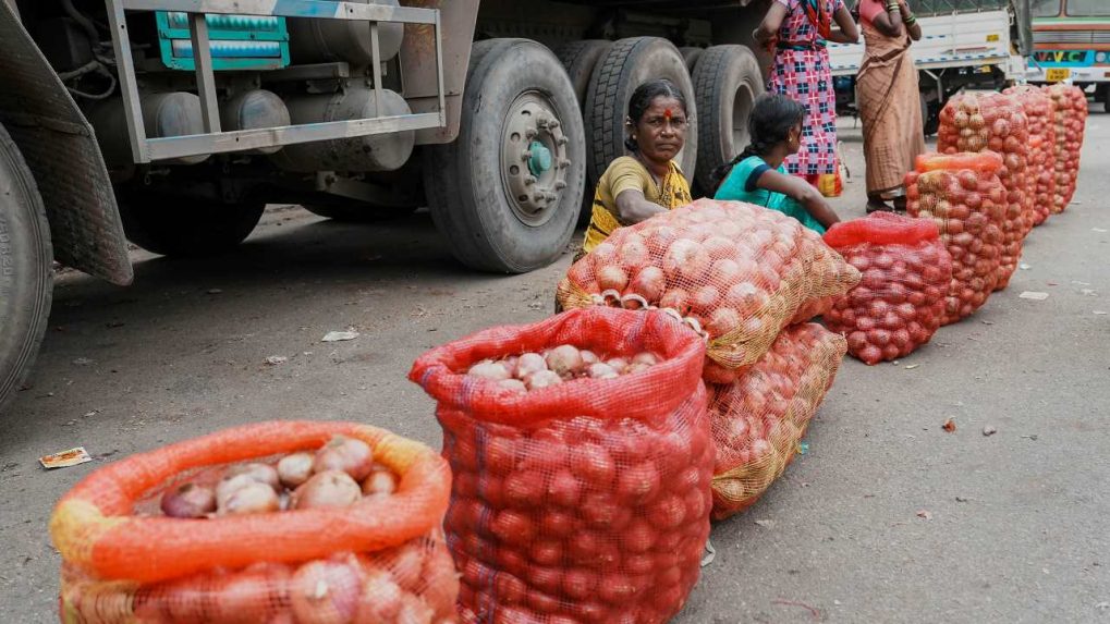 Explained: Reasons behind onion price surging up to Rs 100 per kg this ...