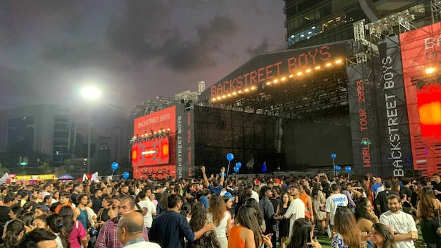 Backstreet Boys Concert: Fans throng Jio World Gardens as the iconic ...