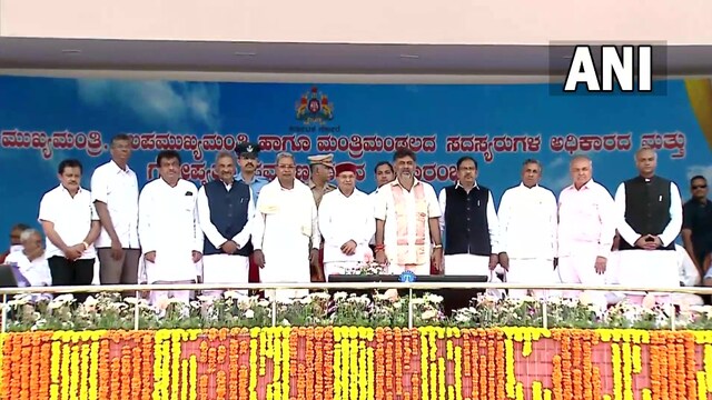 Siddaramaiah takes oath as 24th chief minister of Karnataka, D ...