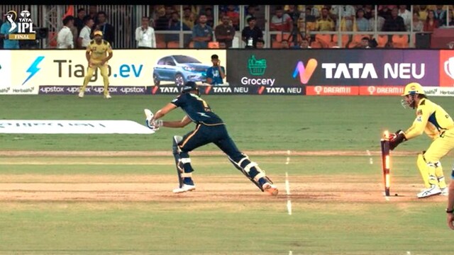 MS Dhoni Birthday: 5 stumping masterstrokes by the Captain Cool - CNBC TV18