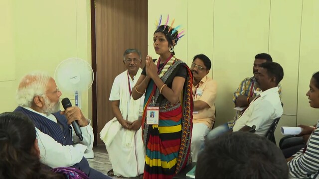 PM Modi interacts with Hakki Pikki tribe members evacuated from Sudan ...