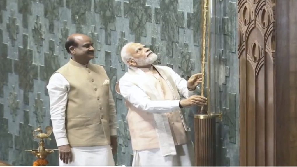 Watch | Prime Minister Narendra Modi installs the 'Sengol' in the Lok ...