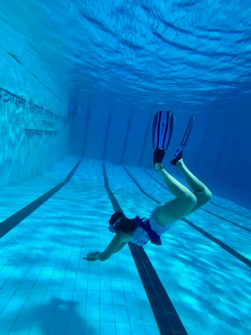 Crash course in free diving with just a mask and fins without an ‘O ...