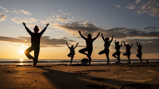 Modern day gurus who popularised Yoga in the west - CNBC TV18