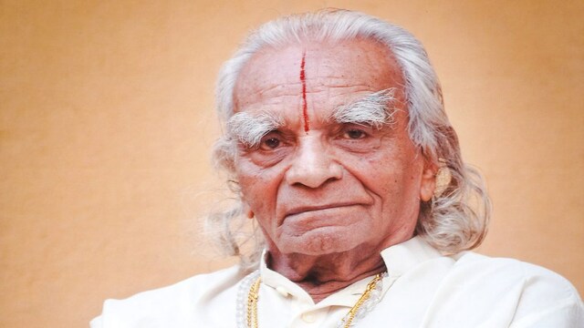 Modern day gurus who popularised Yoga in the west - CNBC TV18