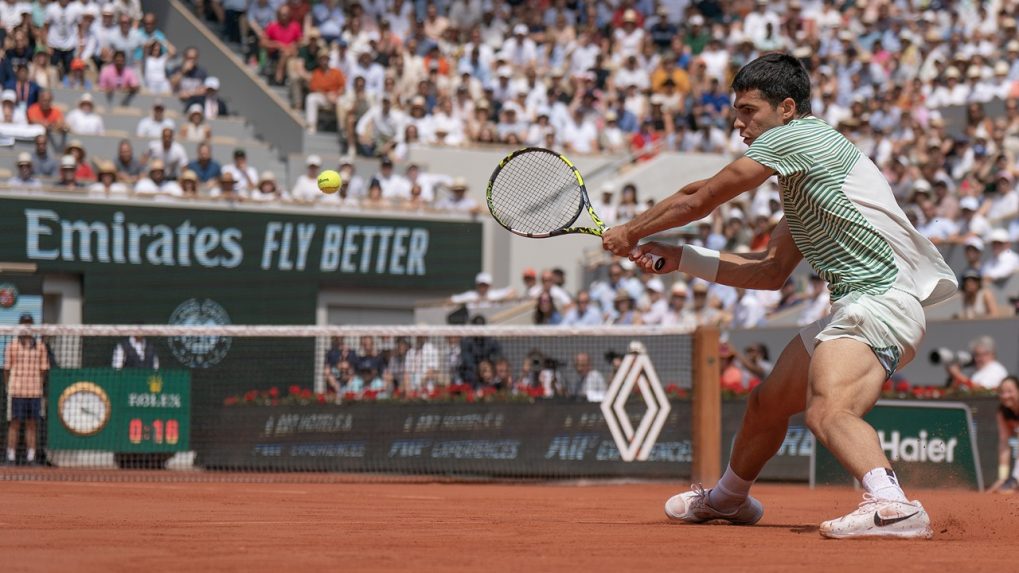 Watch: Novak Djokovic in complete awe at Carlos Alcaraz's epic drop ...