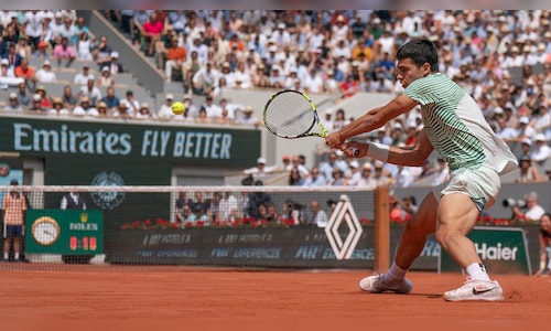 Watch: Novak Djokovic in complete awe at Carlos Alcaraz's epic drop ...