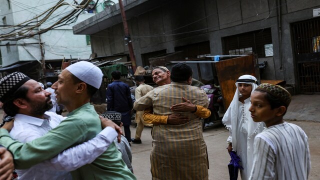 Eid al-Adha: From Delhi's Jama Masjid to Hazratbal Shrine in Srinagar ...