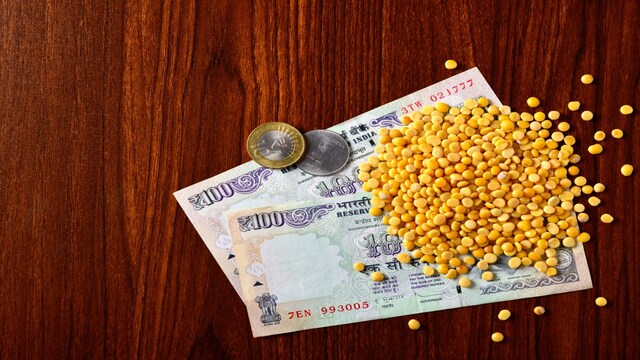 India imposes stock limits on tur and urad dal till October 31 - CNBC TV18