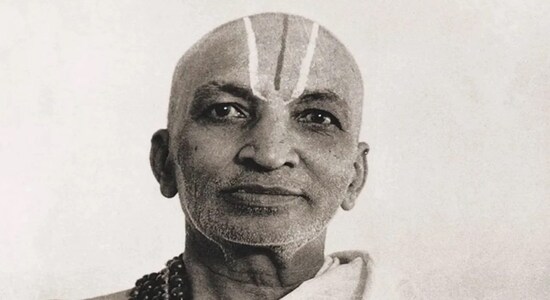 Modern day gurus who popularised Yoga in the west - CNBC TV18