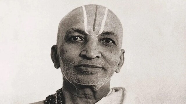 Modern day gurus who popularised Yoga in the west - CNBC TV18