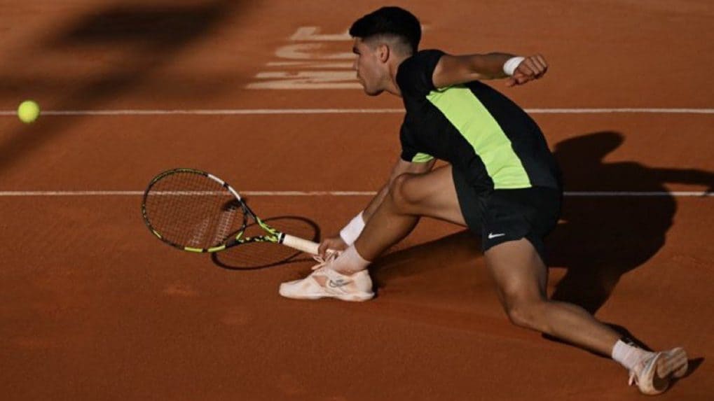 Tennis lovers get a glimpse of Carlos Alcaraz as he plays Tommy Paul at ...