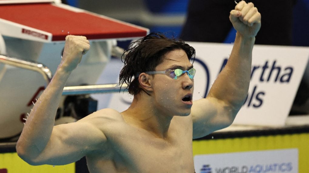 Qin Haiyang of China sets a world record in the men's 200-meter ...
