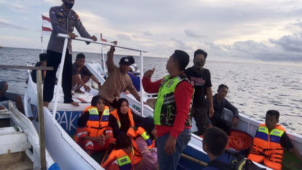 Indonesia Ferry Sank: Ferry capsizes in Indonesia, at least 15 people ...