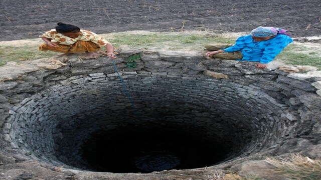 Man trapped inside well in Kerala for nearly 24 hrs, rescue efforts ...