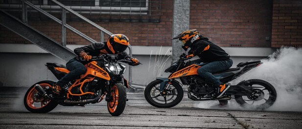 KTM unveils upgraded 390 Duke with 399cc engine, alongside new 250 and ...