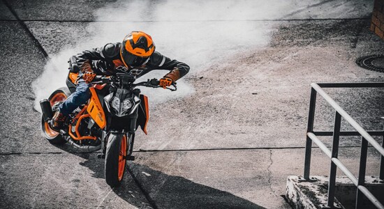 KTM unveils upgraded 390 Duke with 399cc engine, alongside new 250 and ...