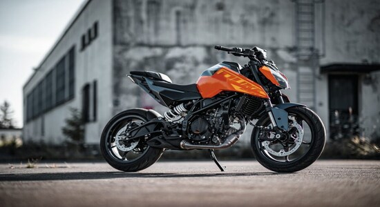 KTM unveils upgraded 390 Duke with 399cc engine, alongside new 250 and ...