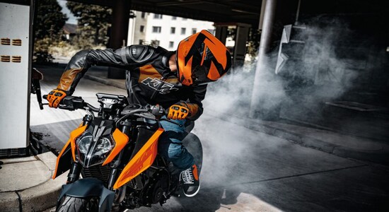 KTM unveils upgraded 390 Duke with 399cc engine, alongside new 250 and ...