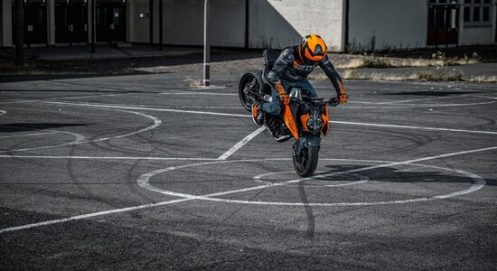KTM unveils upgraded 390 Duke with 399cc engine, alongside new 250 and ...