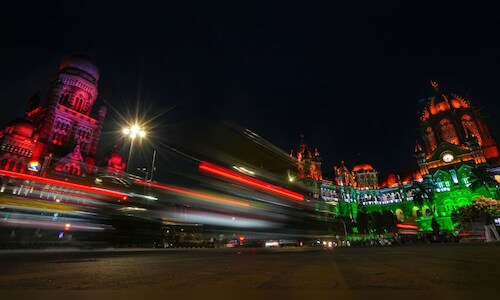 WATCH | India's iconic landmarks illuminate in tricolor ahead of 77th ...