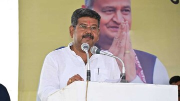 Congress leaders who were important in the past but now out of CWC ...