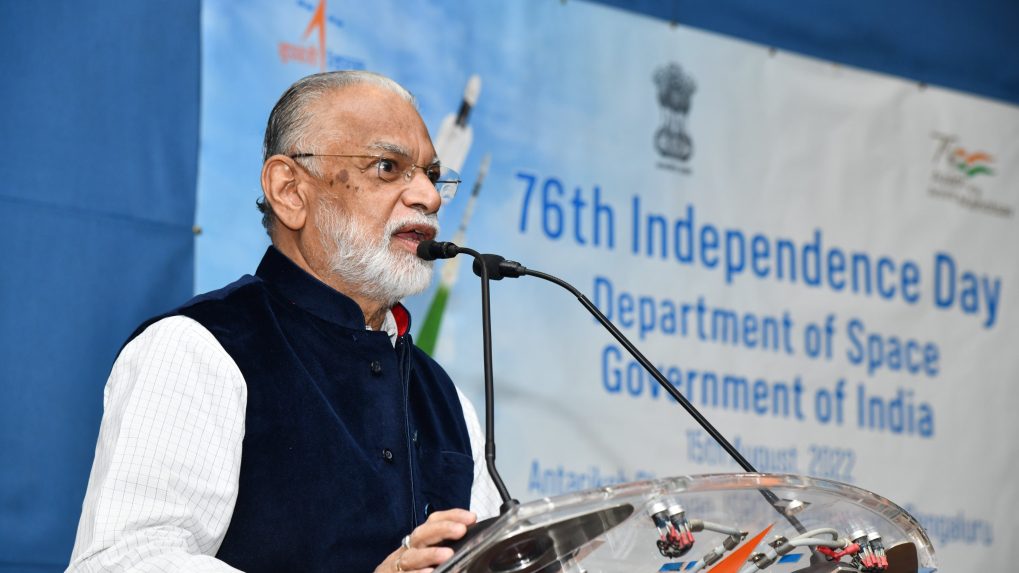 WATCH: Former ISRO Chief K Radhakrishnan sings at Kerala’s ...