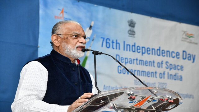 WATCH: Former ISRO Chief K Radhakrishnan sings at Kerala’s ...