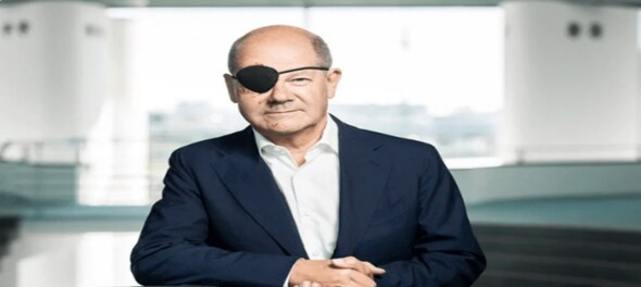 German Chancellor Olaf Scholz attends the G20 summit wearing an eye patch