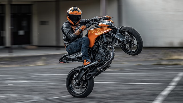 KTM launches new 390 Duke and 250 Duke in India with updated engines ...