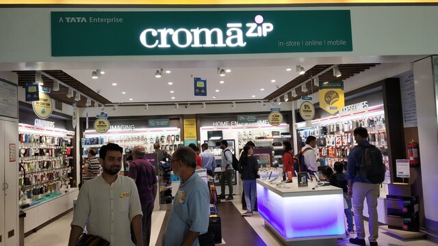 Navratri 2023: Croma unveils spectacular Alpona on iconic Howrah Bridge ...