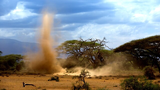 Bizarre 'dust devil' storm witnessed at Chennai's Marina Beach ...