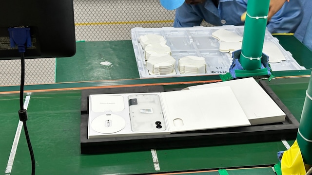 Nothing Phone (2): I visited Nothing's smartphone manufacturing plant ...