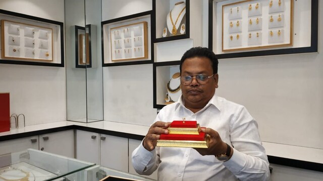 World’s smallest World Cup trophy: Ahmedabad jeweller’s golden gift for ...