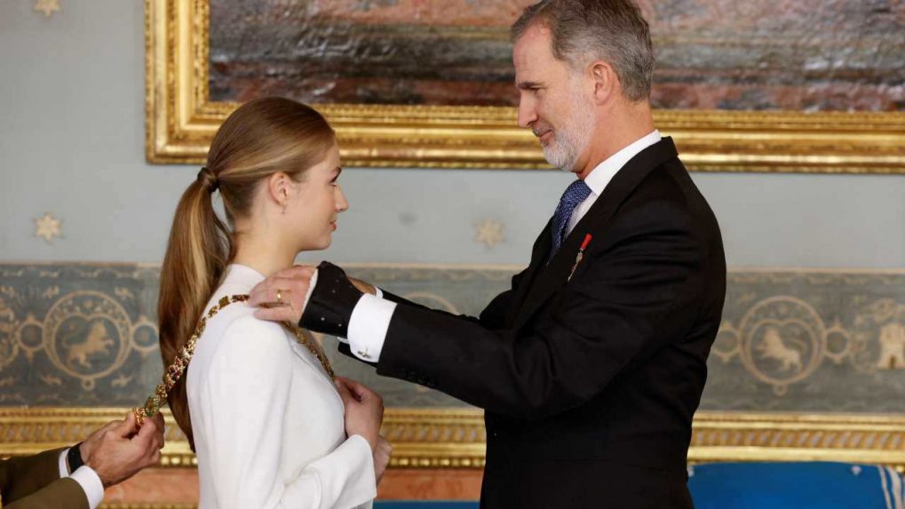 Spain's future queen, Princess Leonor, takes oath of allegiance to ...