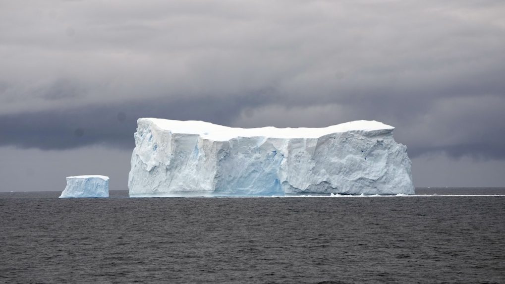 World's largest iceberg breaks free, heads toward Southern Ocean
