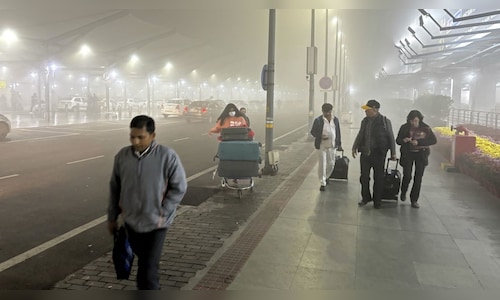 Delhi Airport: 7 flights diverted as longest duration of dense fog ...