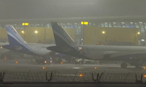 Dense fog impacts 175 flights at Delhi airport, light rain likely ...