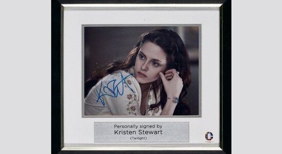 Giftex World of Collectibles Auction: Rare autographs, limited edition ...