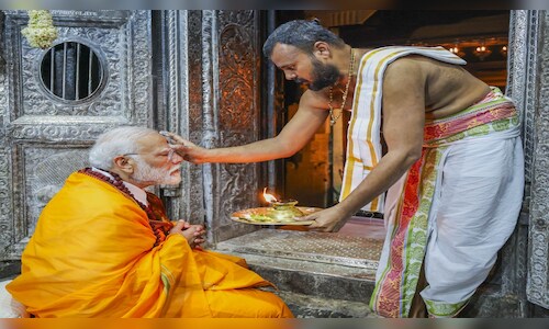 PM Modi takes holy dip at 'Agni teerth' beach, offers prayers at ...