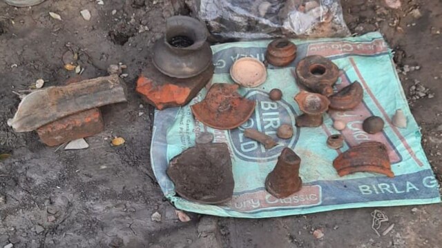 About 2,000-year-old ancient artifacts unearthed in Sundarbans - CNBC TV18