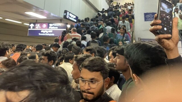 Huge rush at several stations as technical snag causes 3-hour delay on ...