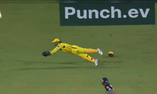 Watch: MS Dhoni defies age with diving catch against Gujarat Titans in ...
