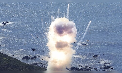 Japanese commercial rocket trying to put a satellite into orbit ...