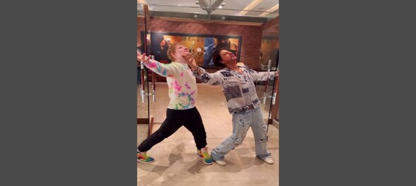 Shah Rukh Khan teaches Ed Sheeran his iconic pose; watch the result ...